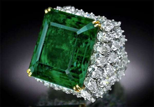 The 37.8-Carat Chalk Emerald Is a Regal Example of May’s Officia ...